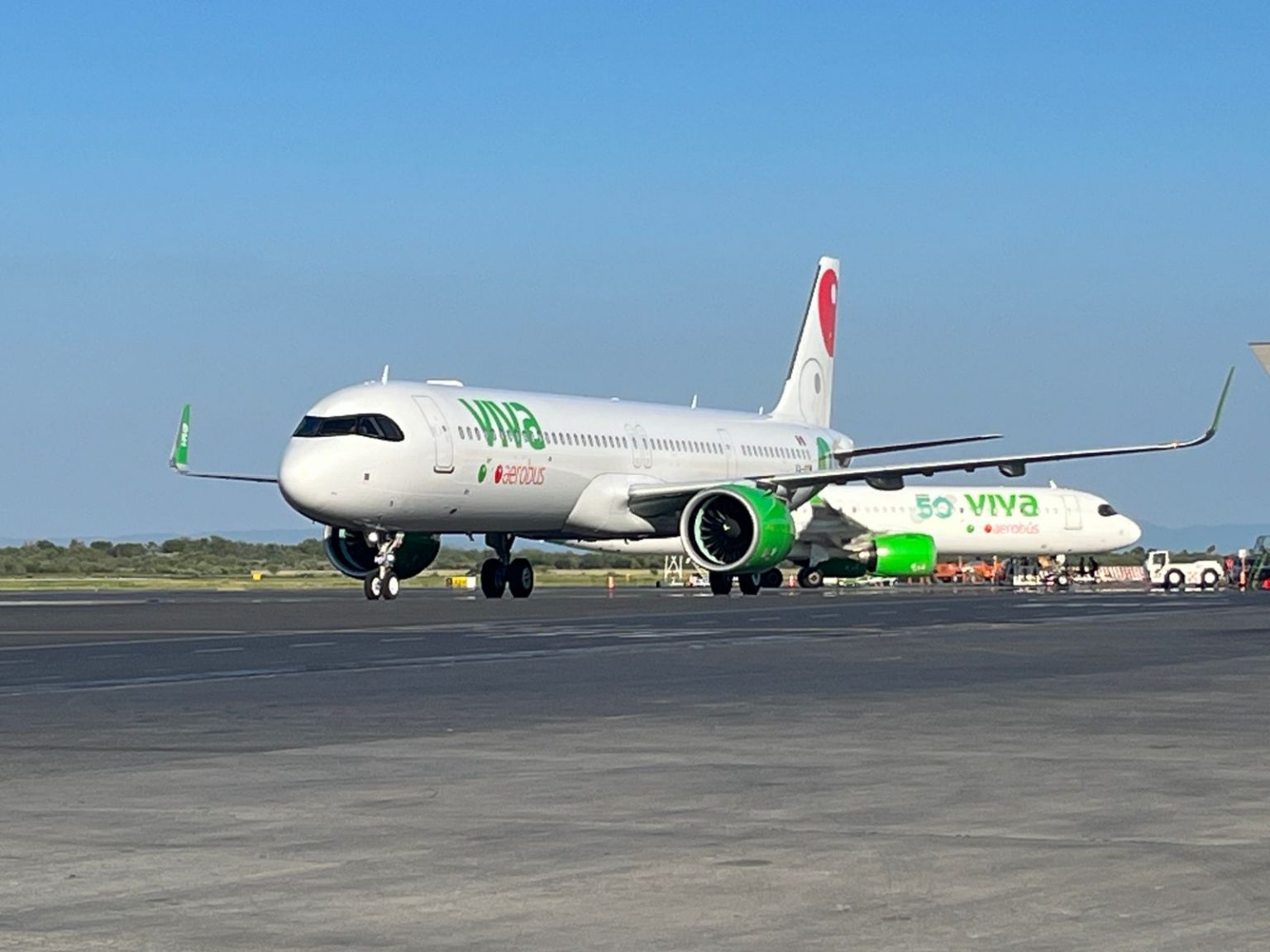 Viva aerobus: Vuelos de puente aéreo y respaldo a pasajeros.